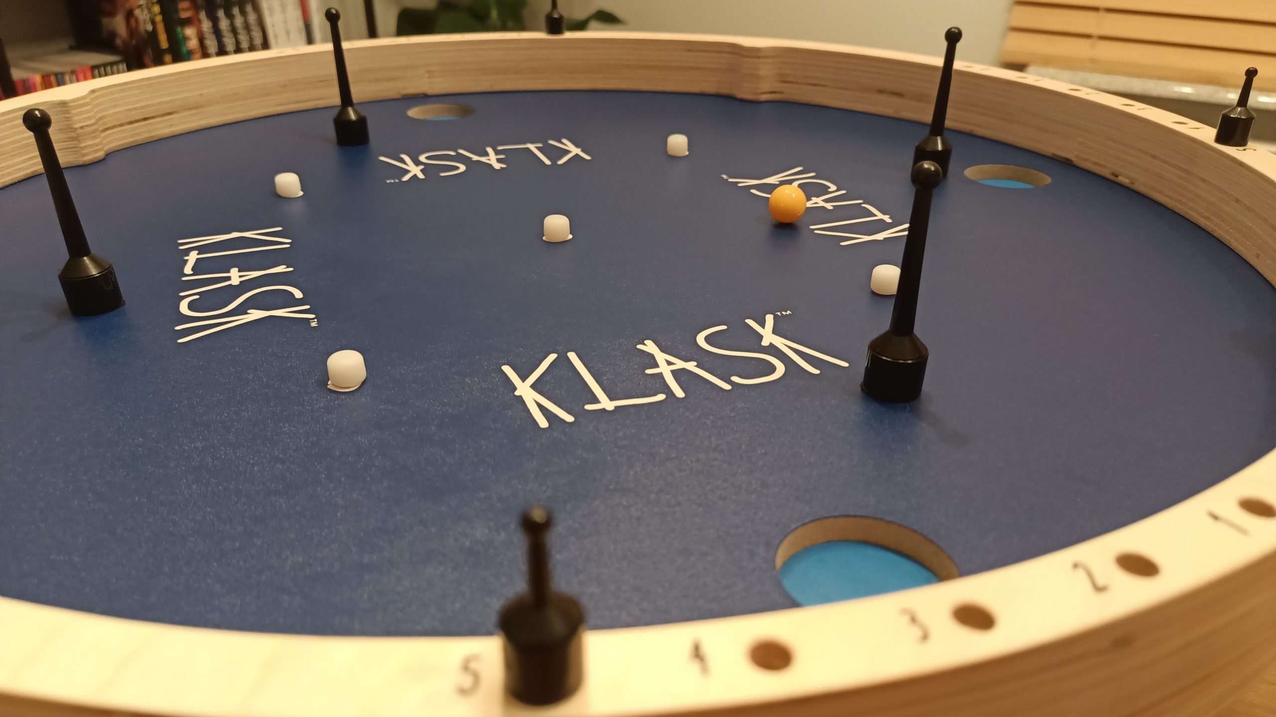 Klask 4 - recenzja | Ustatkowany Gracz